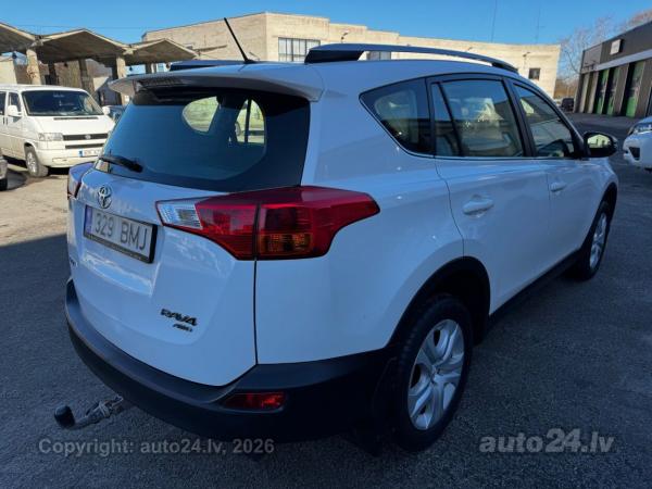 White Toyota RAV4 2014 in Tallinn, with an engine capacity of 2.00 L and mileage of 339 thousand km for 9796 €, photo 2 on AUTOMOTO.COM.LV