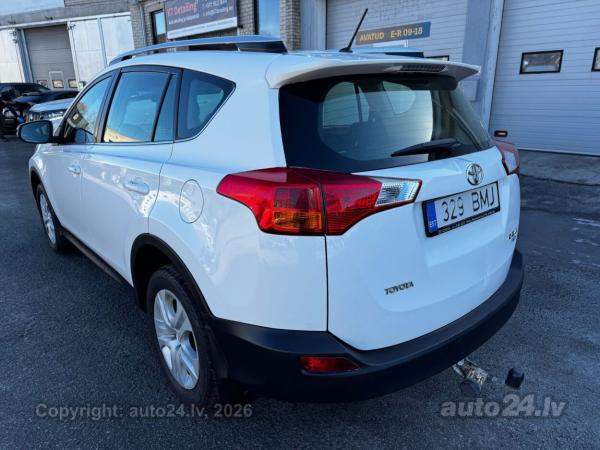 White Toyota RAV4 2014 in Tallinn, with an engine capacity of 2.00 L and mileage of 339 thousand km for 9796 €, photo 3 on AUTOMOTO.COM.LV