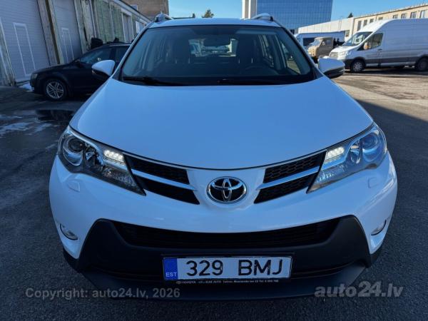 White Toyota RAV4 2014 in Tallinn, with an engine capacity of 2.00 L and mileage of 339 thousand km for 9796 €, photo 5 on AUTOMOTO.COM.LV
