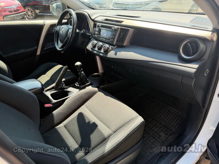 Balts Toyota RAV4 2014 Veru, ar dzinēja tilpumu 2.00 L un nobraukumu 256 tūkst. km par 8500 €, foto 7 vietnē AUTOMOTO.COM.LV