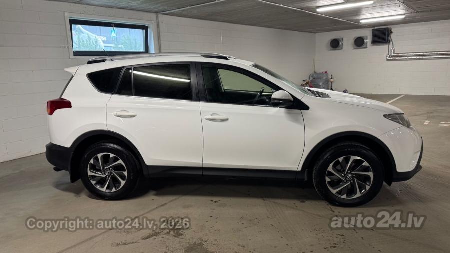 Balts Toyota RAV4 2014 Tallina, ar dzinēja tilpumu 2.00 L un nobraukumu 230 tūkst. km par 9999 €, foto 3 vietnē AUTOMOTO.COM.LV