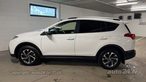 Balts Toyota RAV4 2014 Tallina, ar dzinēja tilpumu 2.00 L un nobraukumu 230 tūkst. km par 9999 €, foto 5 vietnē AUTOMOTO.COM.LV