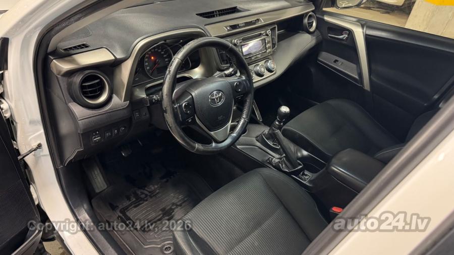 Balts Toyota RAV4 2014 Tallina, ar dzinēja tilpumu 2.00 L un nobraukumu 230 tūkst. km par 9999 €, foto 8 vietnē AUTOMOTO.COM.LV