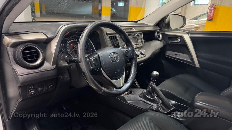 Balts Toyota RAV4 2014 Tallina, ar dzinēja tilpumu 2.00 L un nobraukumu 230 tūkst. km par 9999 €, foto 9 vietnē AUTOMOTO.COM.LV