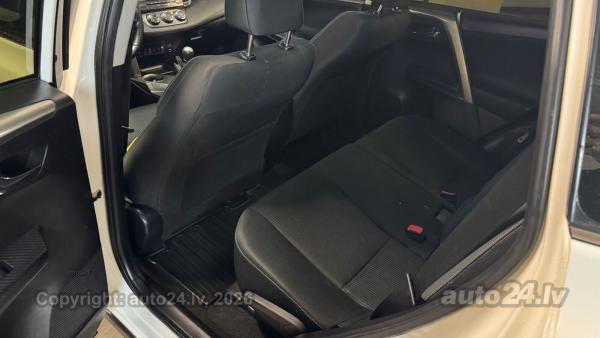 Balts Toyota RAV4 2014 Tallina, ar dzinēja tilpumu 2.00 L un nobraukumu 230 tūkst. km par 9999 €, foto 9 vietnē AUTOMOTO.COM.LV