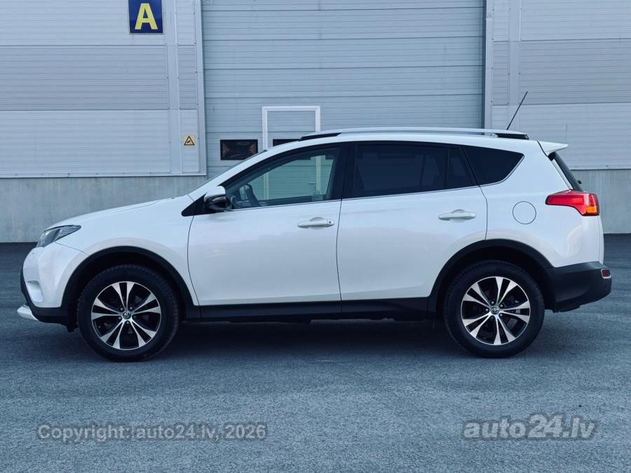 Balts Toyota RAV4 2015 Tallina, ar dzinēja tilpumu 2.00 L un nobraukumu 140 tūkst. km par 12950 €, foto 3 vietnē AUTOMOTO.COM.LV