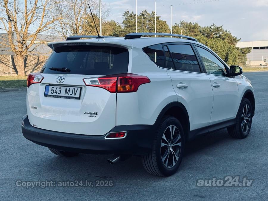 Balts Toyota RAV4 2015 Tallina, ar dzinēja tilpumu 2.00 L un nobraukumu 140 tūkst. km par 12950 €, foto 6 vietnē AUTOMOTO.COM.LV