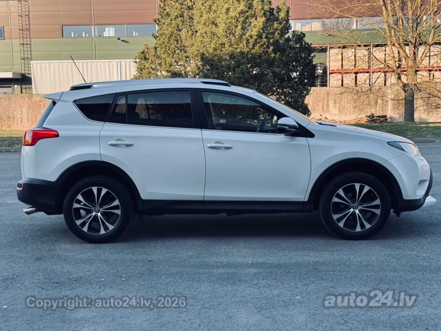 Balts Toyota RAV4 2015 Tallina, ar dzinēja tilpumu 2.00 L un nobraukumu 140 tūkst. km par 12950 €, foto 7 vietnē AUTOMOTO.COM.LV