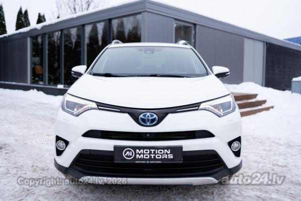 White Toyota RAV4 2016 in Tallinn, with an engine capacity of 2.50 L and mileage of 137 thousand km for 16990 €, photo 2 on AUTOMOTO.COM.LV
