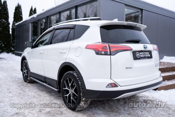 White Toyota RAV4 2016 in Tallinn, with an engine capacity of 2.50 L and mileage of 137 thousand km for 16990 €, photo 3 on AUTOMOTO.COM.LV