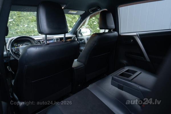 Balts Toyota RAV4 2016 Tallina, ar dzinēja tilpumu 2.50 L un nobraukumu 137 tūkst. km par 16990 €, foto 11 vietnē AUTOMOTO.COM.LV
