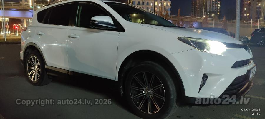 Белый Тойота РАВ 4 2016 в Таллин, объемом двигателя 2.00 л и пробегом 185 тыс. км за 12900 €, фото 4 на AUTOMOTO.COM.LV