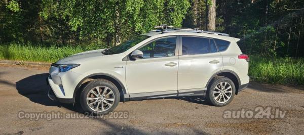 Balts Toyota RAV4 2016 Tallina, ar dzinēja tilpumu 2.50 L un nobraukumu 178 tūkst. km par 16000 €, foto 1 vietnē AUTOMOTO.COM.LV