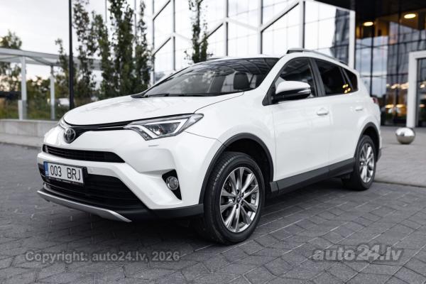 White Toyota RAV4 2016 in Tallinn, with an engine capacity of 2.00 L and mileage of 221 thousand km for 13990 €, photo 1 on AUTOMOTO.COM.LV