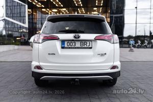 White Toyota RAV4 2016 in Tallinn, with an engine capacity of 2.00 L and mileage of 221 thousand km for 13990 €, photo 4 on AUTOMOTO.COM.LV
