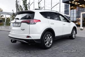 White Toyota RAV4 2016 in Tallinn, with an engine capacity of 2.00 L and mileage of 221 thousand km for 13990 €, photo 5 on AUTOMOTO.COM.LV