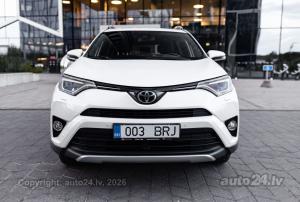 White Toyota RAV4 2016 in Tallinn, with an engine capacity of 2.00 L and mileage of 221 thousand km for 13990 €, photo 7 on AUTOMOTO.COM.LV