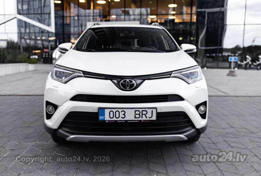 White Toyota RAV4 2016 in Tallinn, with an engine capacity of 2.00 L and mileage of 221 thousand km for 13990 €, photo 7 on AUTOMOTO.COM.LV