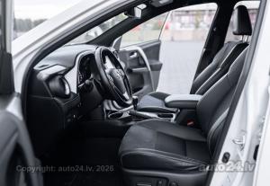 White Toyota RAV4 2016 in Tallinn, with an engine capacity of 2.00 L and mileage of 221 thousand km for 13990 €, photo 8 on AUTOMOTO.COM.LV