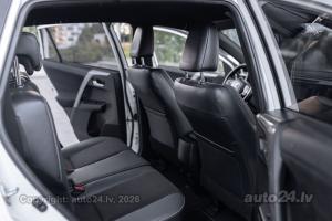 White Toyota RAV4 2016 in Tallinn, with an engine capacity of 2.00 L and mileage of 221 thousand km for 13990 €, photo 14 on AUTOMOTO.COM.LV