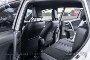 White Toyota RAV4 2016 in Tallinn, with an engine capacity of 2.00 L and mileage of 221 thousand km for 13990 €, photo 15 on AUTOMOTO.COM.LV