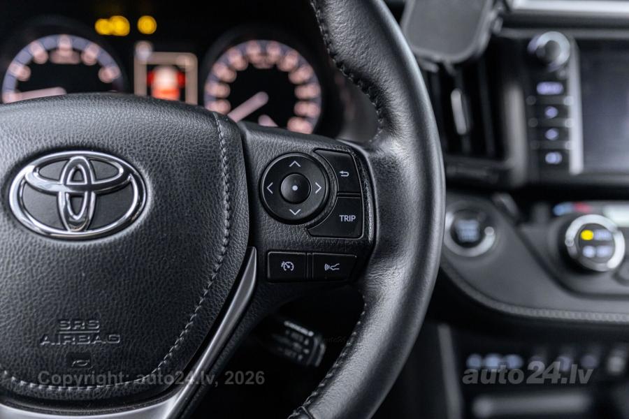 White Toyota RAV4 2016 in Tallinn, with an engine capacity of 2.00 L and mileage of 221 thousand km for 13990 €, photo 17 on AUTOMOTO.COM.LV