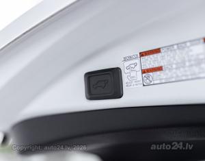 White Toyota RAV4 2016 in Tallinn, with an engine capacity of 2.00 L and mileage of 221 thousand km for 13990 €, photo 21 on AUTOMOTO.COM.LV
