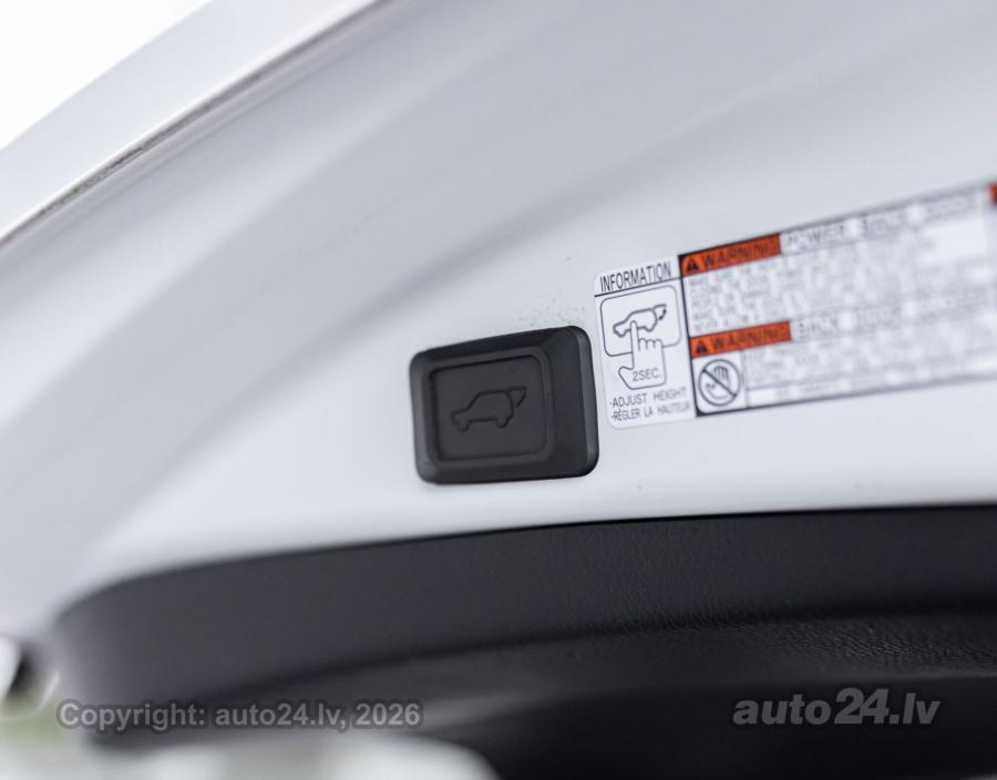 White Toyota RAV4 2016 in Tallinn, with an engine capacity of 2.00 L and mileage of 221 thousand km for 13990 €, photo 21 on AUTOMOTO.COM.LV