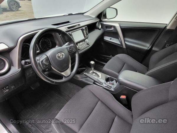 Balts Toyota RAV4 2017 Tallina, ar dzinēja tilpumu 2.49 L un nobraukumu 101 tūkst. km par 18995 €, foto 11 vietnē AUTOMOTO.COM.LV