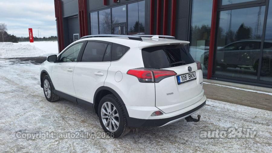 Balts Toyota RAV4 2017 Tallina, ar dzinēja tilpumu 2.00 L un nobraukumu 199 tūkst. km par 14900 €, foto 3 vietnē AUTOMOTO.COM.LV