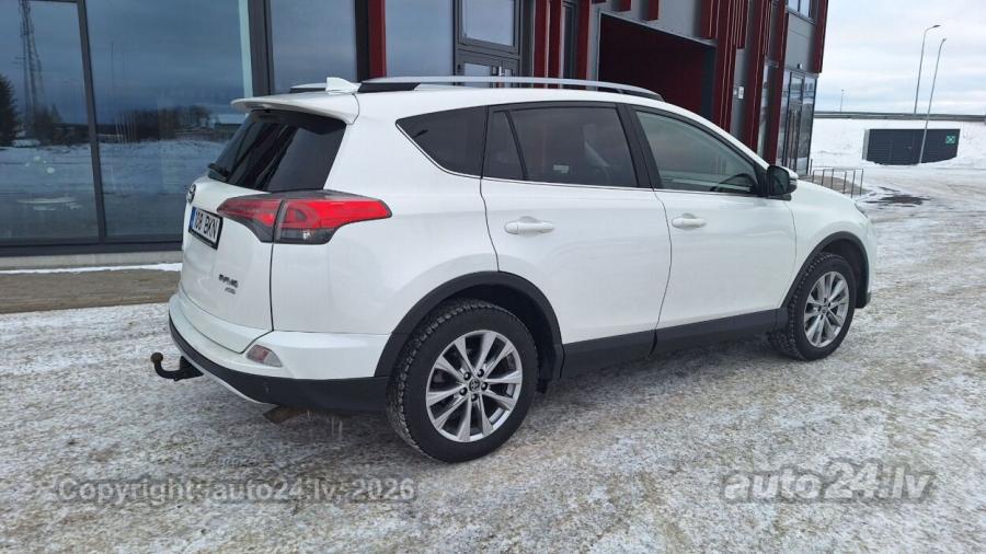 Balts Toyota RAV4 2017 Tallina, ar dzinēja tilpumu 2.00 L un nobraukumu 199 tūkst. km par 14900 €, foto 4 vietnē AUTOMOTO.COM.LV