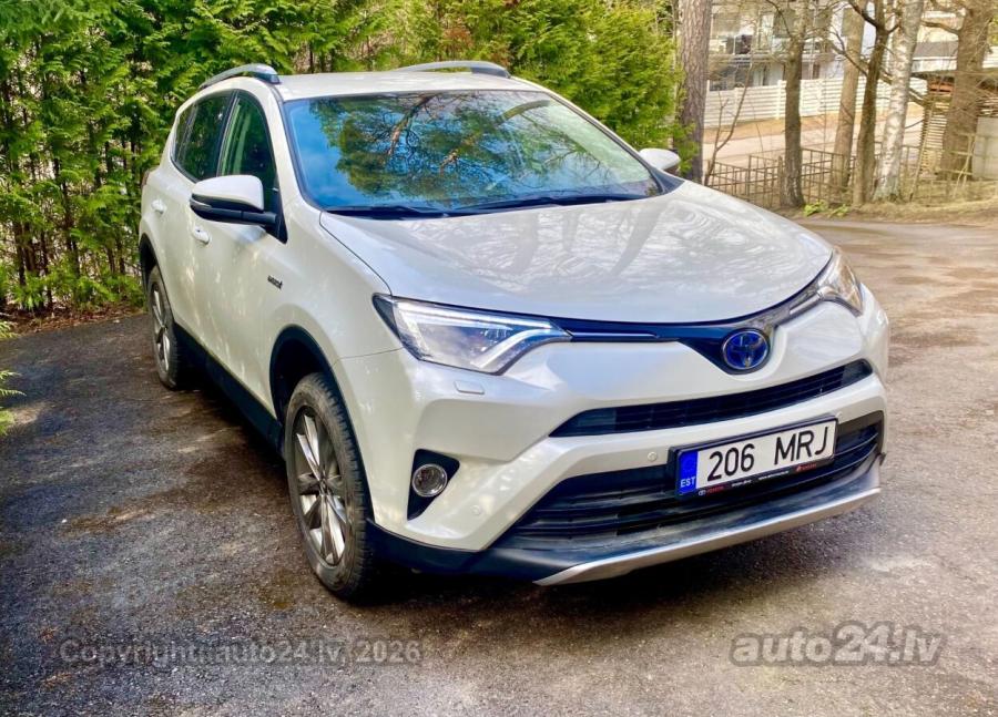 White Toyota RAV4 2017 in Tallinn, with an engine capacity of 2.50 L and mileage of 99 thousand km for 19700 €, photo 9 on AUTOMOTO.COM.LV