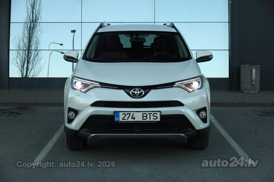 White Toyota RAV4 2017 in Tallinn, with an engine capacity of 2.00 L and mileage of 91 thousand km for 19000 €, photo 3 on AUTOMOTO.COM.LV