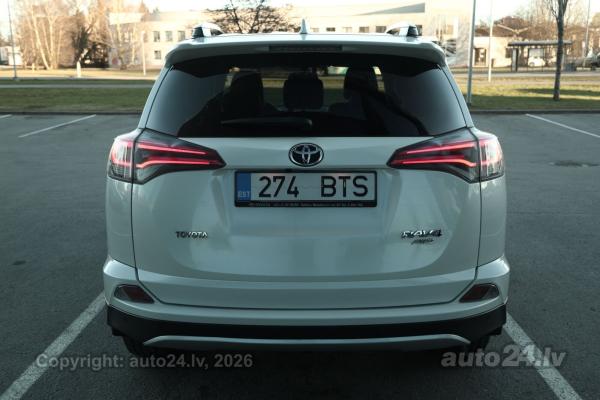 Balts Toyota RAV4 2017 Tallina, ar dzinēja tilpumu 2.00 L un nobraukumu 91 tūkst. km par 19000 €, foto 4 vietnē AUTOMOTO.COM.LV