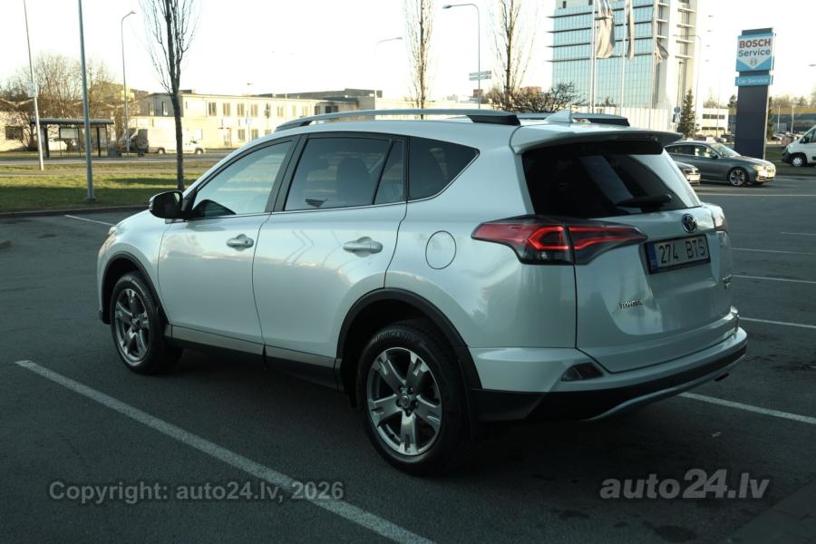 White Toyota RAV4 2017 in Tallinn, with an engine capacity of 2.00 L and mileage of 91 thousand km for 19000 €, photo 6 on AUTOMOTO.COM.LV
