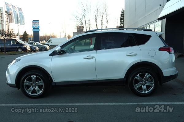 Balts Toyota RAV4 2017 Tallina, ar dzinēja tilpumu 2.00 L un nobraukumu 91 tūkst. km par 19000 €, foto 6 vietnē AUTOMOTO.COM.LV