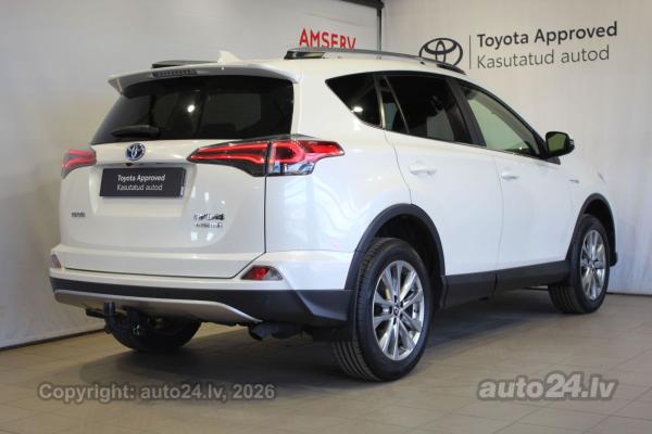 Balts Toyota RAV4 2017 Tallina, ar dzinēja tilpumu 2.50 L un nobraukumu 156 tūkst. km par 17290 €, foto 2 vietnē AUTOMOTO.COM.LV