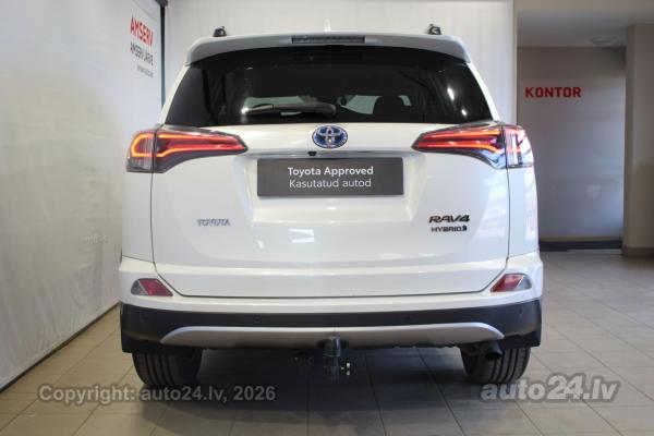 Balts Toyota RAV4 2017 Tallina, ar dzinēja tilpumu 2.50 L un nobraukumu 156 tūkst. km par 17290 €, foto 4 vietnē AUTOMOTO.COM.LV