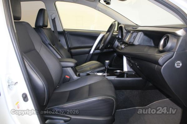 Balts Toyota RAV4 2017 Tallina, ar dzinēja tilpumu 2.50 L un nobraukumu 156 tūkst. km par 17290 €, foto 6 vietnē AUTOMOTO.COM.LV