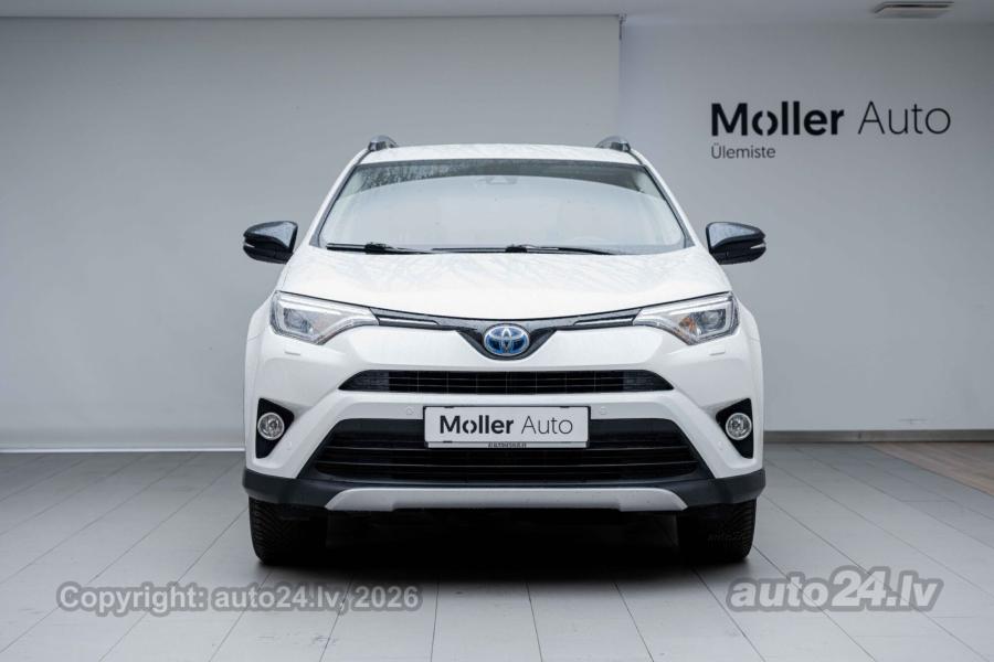 Balts Toyota RAV4 2017 Tallina, ar dzinēja tilpumu 2.50 L un nobraukumu 126 tūkst. km par 17500 €, foto 3 vietnē AUTOMOTO.COM.LV