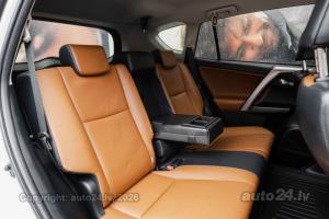 Balts Toyota RAV4 2017 Tallina, ar dzinēja tilpumu 2.50 L un nobraukumu 126 tūkst. km par 17500 €, foto 11 vietnē AUTOMOTO.COM.LV