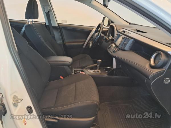 Balts Toyota RAV4 2017 Narva, ar dzinēja tilpumu 2.49 L un nobraukumu 182 tūkst. km par 14900 €, foto 11 vietnē AUTOMOTO.COM.LV