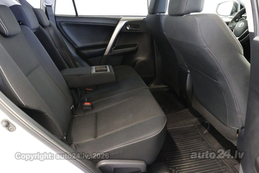 Balts Toyota RAV4 2018 Tallina, ar dzinēja tilpumu 1.99 L un nobraukumu 84 tūkst. km par 19400 €, foto 8 vietnē AUTOMOTO.COM.LV