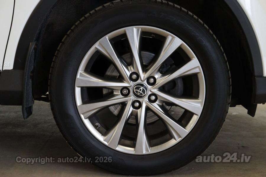 Balts Toyota RAV4 2018 Tallina, ar dzinēja tilpumu 1.99 L un nobraukumu 84 tūkst. km par 19400 €, foto 16 vietnē AUTOMOTO.COM.LV