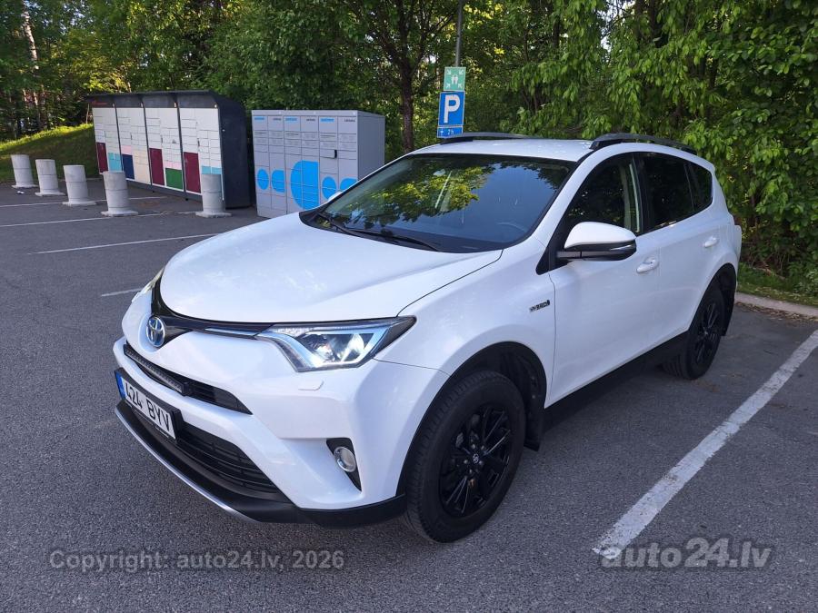 Белый Тойота РАВ 4 2018 в Таллин, объемом двигателя 2.50 л и пробегом 108 тыс. км за 19900 €, фото 1 на AUTOMOTO.COM.LV