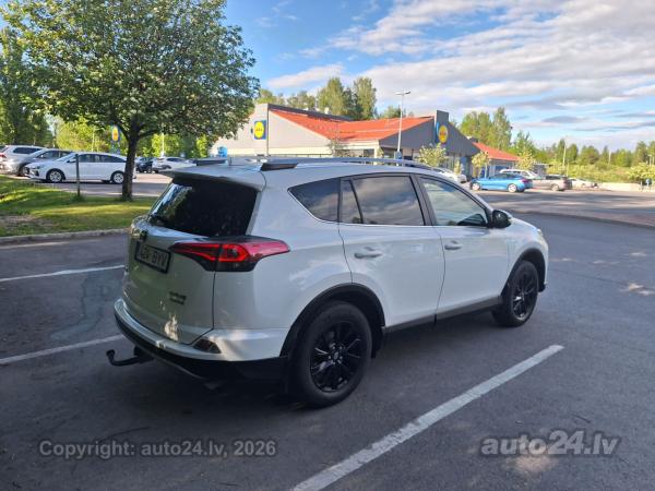 Balts Toyota RAV4 2018 Tallina, ar dzinēja tilpumu 2.50 L un nobraukumu 108 tūkst. km par 19900 €, foto 2 vietnē AUTOMOTO.COM.LV