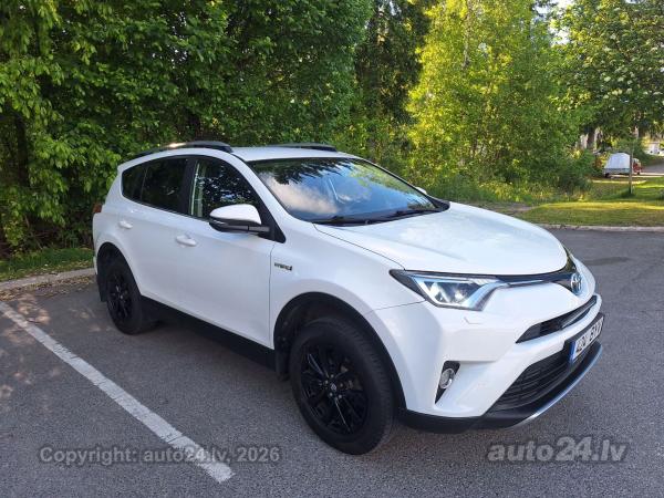 Balts Toyota RAV4 2018 Tallina, ar dzinēja tilpumu 2.50 L un nobraukumu 108 tūkst. km par 19900 €, foto 3 vietnē AUTOMOTO.COM.LV