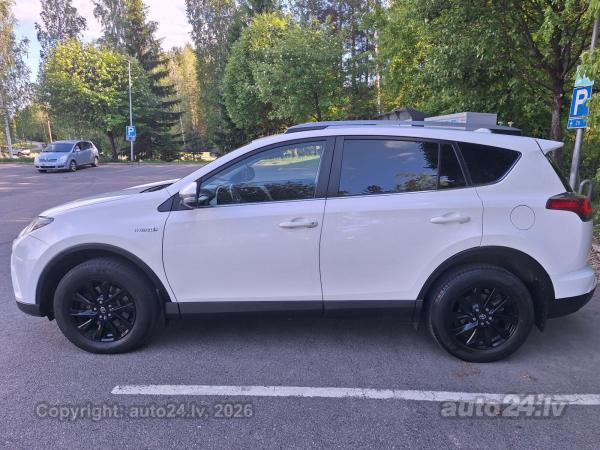 Balts Toyota RAV4 2018 Tallina, ar dzinēja tilpumu 2.50 L un nobraukumu 108 tūkst. km par 19900 €, foto 7 vietnē AUTOMOTO.COM.LV