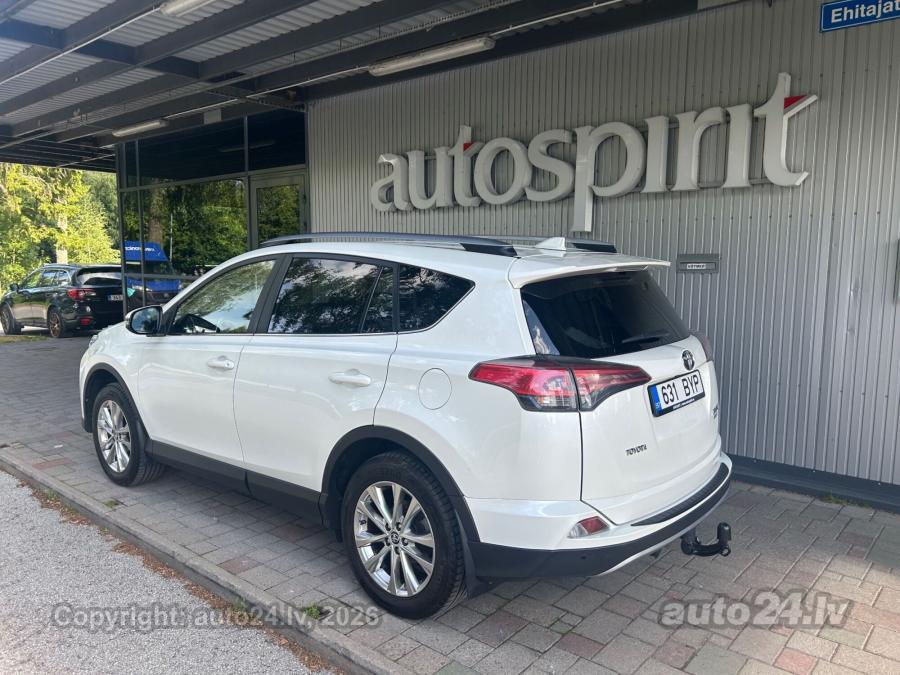 White Toyota RAV4 2018 in Tallinn, with an engine capacity of 2.00 L and mileage of 105 thousand km for 18990 €, photo 4 on AUTOMOTO.COM.LV