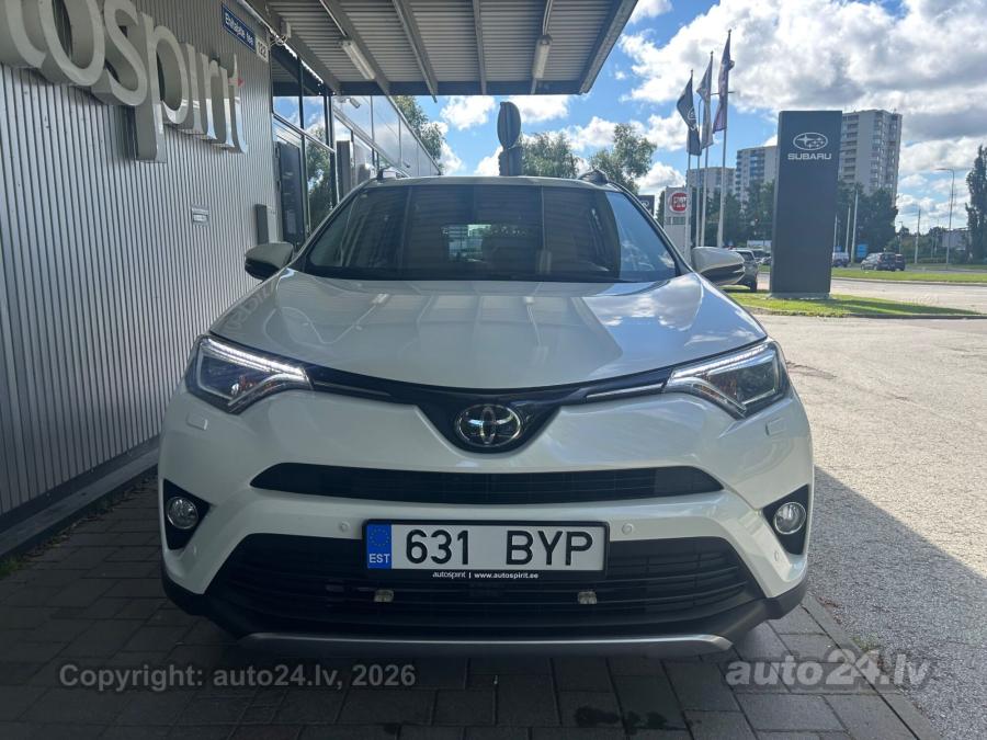 White Toyota RAV4 2018 in Tallinn, with an engine capacity of 2.00 L and mileage of 105 thousand km for 18990 €, photo 5 on AUTOMOTO.COM.LV